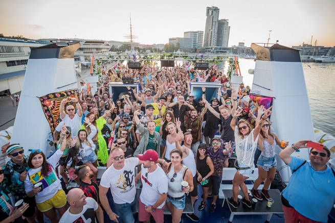 17 osób zarażonych po Big Boat Party w Gdyni. Na katamaranie bawiło się ...