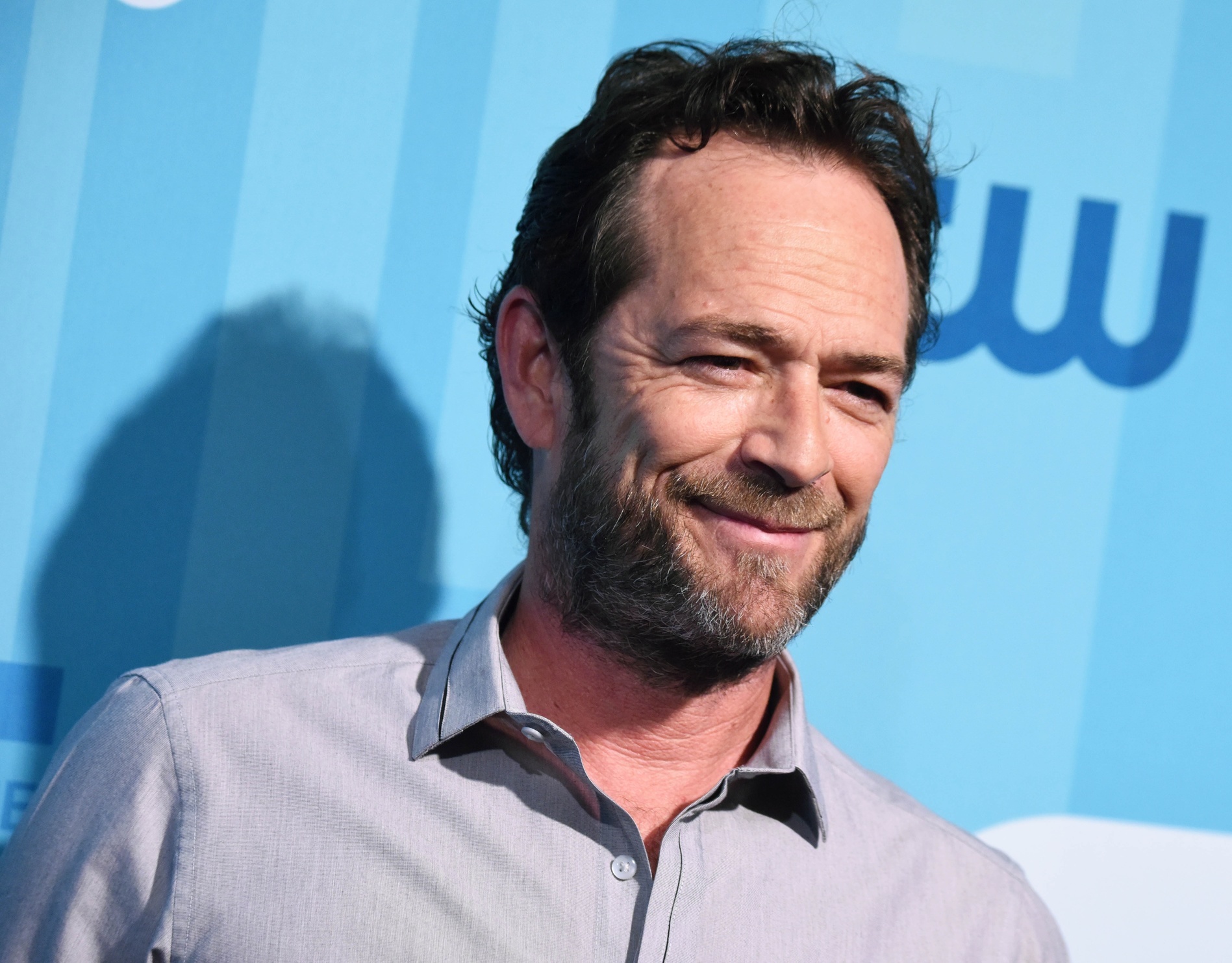 Luke Perry został pochowany w ekologicznym garniturze z grzybów | Donald.pl